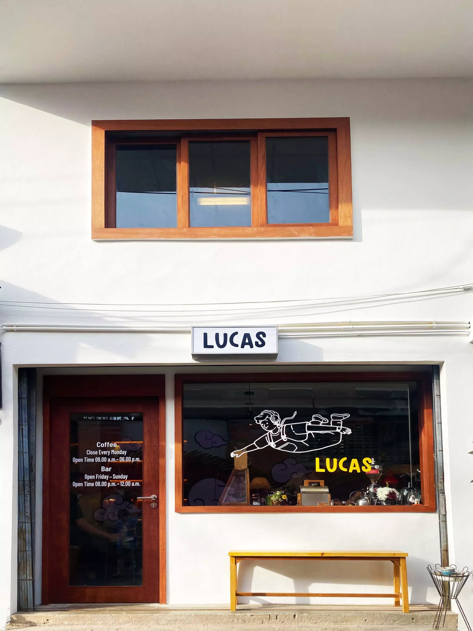 Lucas.hdy คาเฟ่ บาร์ไวน์ สายชิลล์ ใจกลางเมืองหาดใหญ่