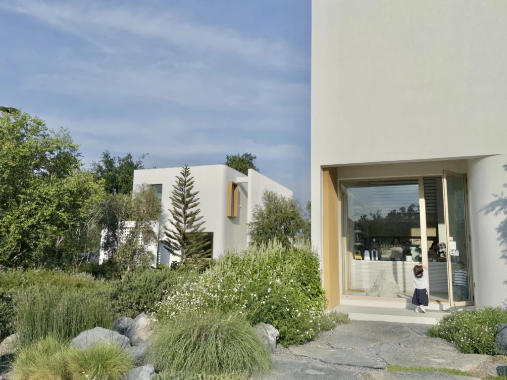 FEEL AT EASE - Family Cafe and Kids Playground คาเฟ่เปิดใหม่ จนบุรจน ...