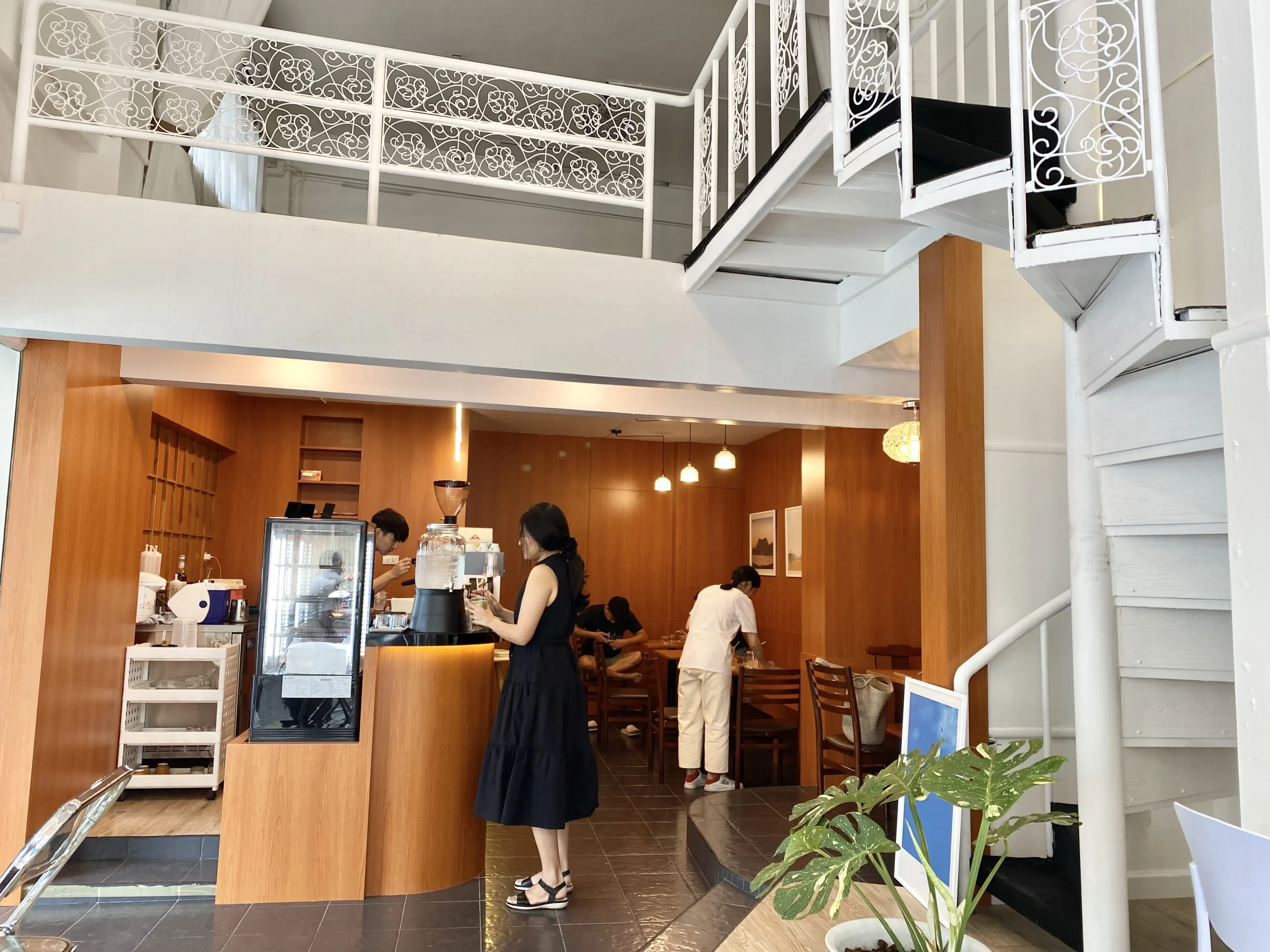 Moto coffee & friends คาเฟ่มินิมอลเปิดใหม่ หาดใหญ่