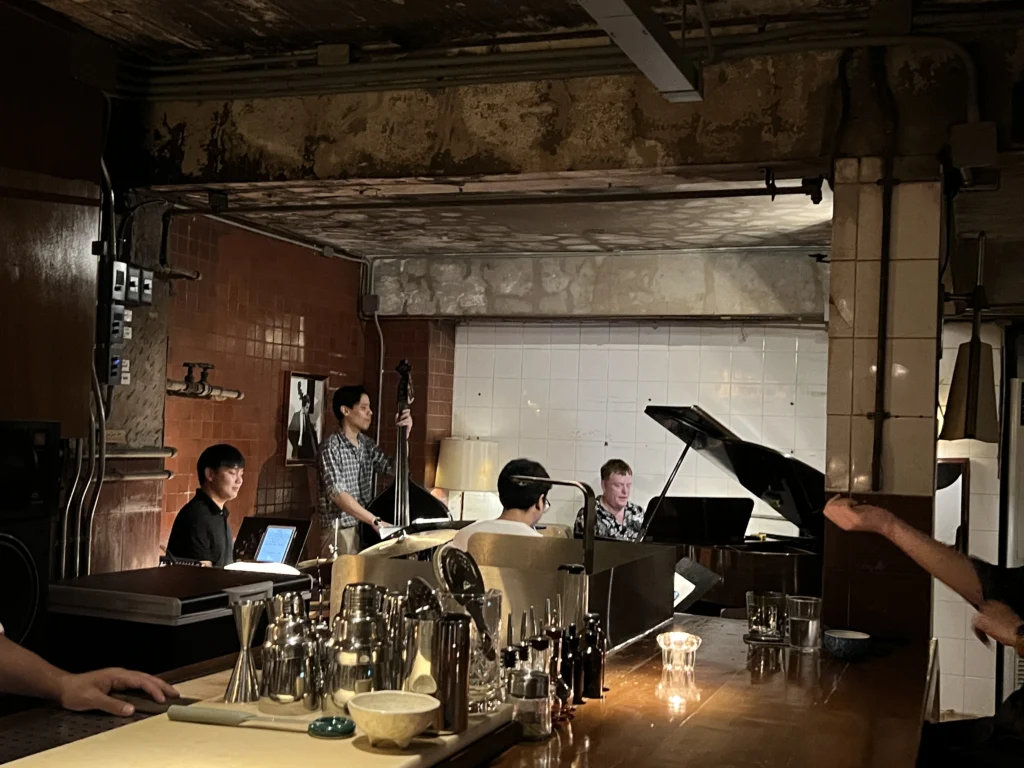 Noir bar บาร์ลับ เชียงใหม่ เพลงแจ๊ส สุดโรแมนติก - FriendsBusy สถานที่ ...
