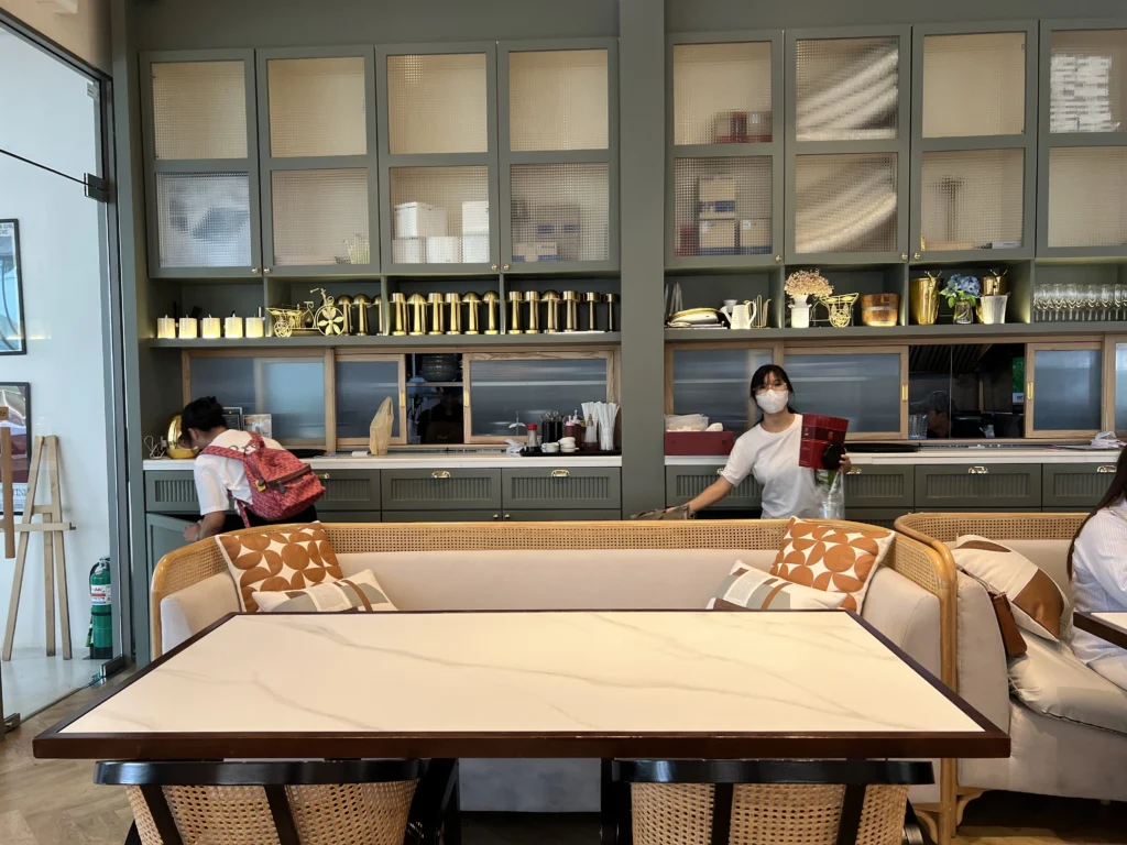 Pref Cafe and Bar คาเฟ่&บาร์ เปิดใหม่ย่านสาทร - FriendsBusy สถานที่ท่อง ...