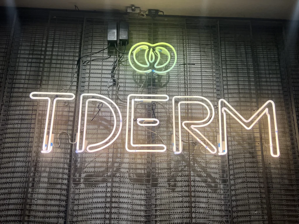 Tderm x455 (เดิม) ร้านเหล้า บาร์เอกมัย